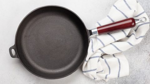 What is a Frying Pan? Everything You Need To Know (2023)